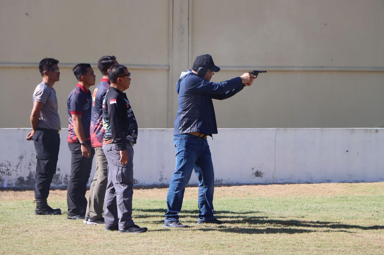 Di Hari Libur Nasional, Pejabat Polda Aceh Gelar Latihan Menembak ... Di Hari Libur Nasional, Pejabat Polda Aceh Gelar Latihan Menembak ...